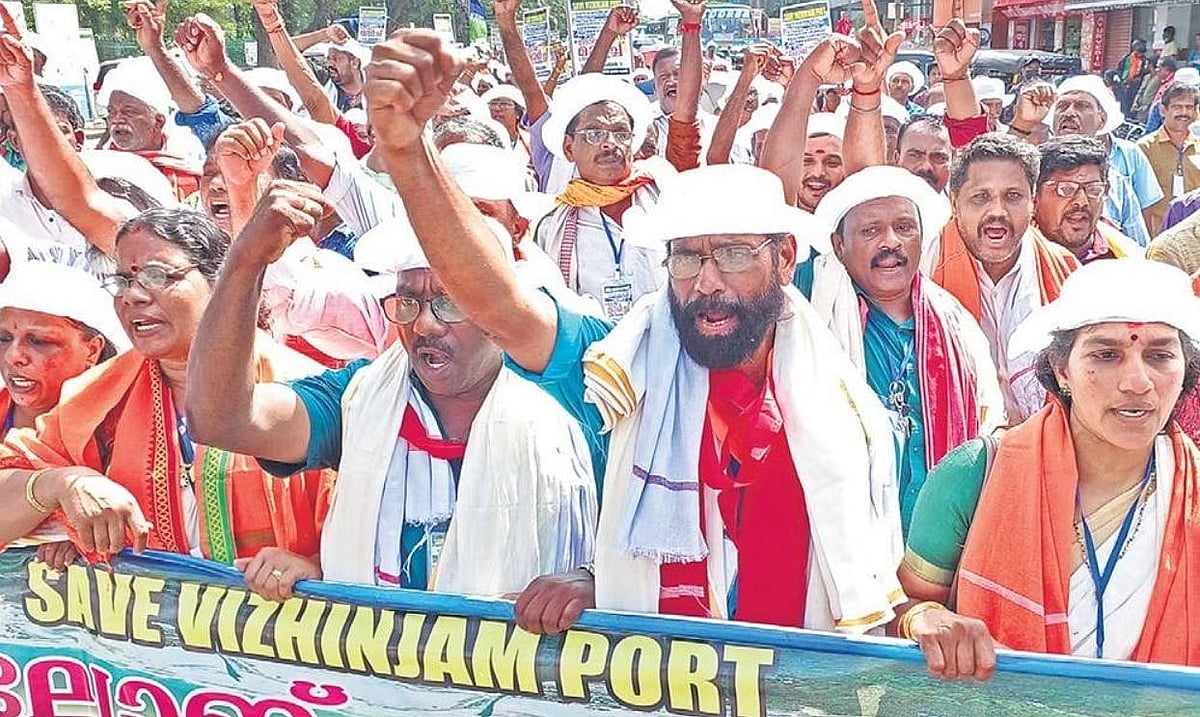 CPM, BJP leaders share venue against Vizhinjam port protest