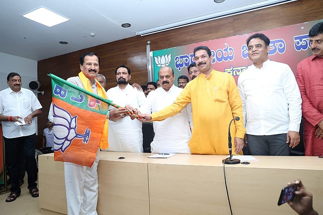 Former Congress leader, actor-turned-neta, ex-bureaucrat join BJP in ...