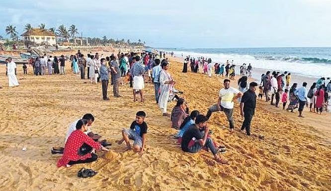 Kadalamma returns a beach