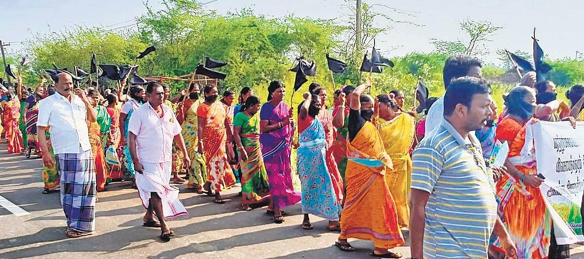Shown fake maps, allege Parandur villagers, to meet ministers