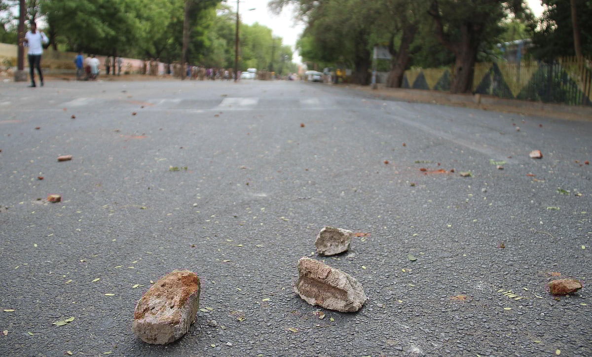 Uttarakhand: Nepalese pelt stones at Indian workers objecting to ...