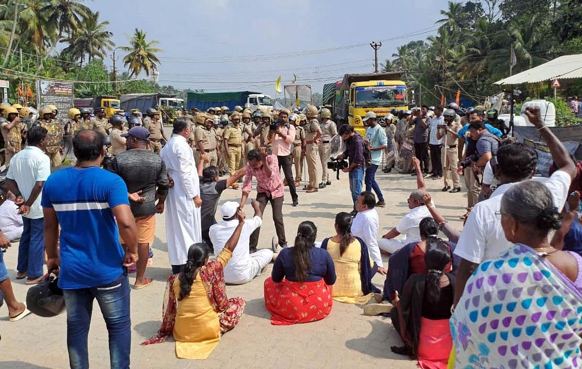 IN PHOTOS | Vizhinjam violence: Here's why people are protesting ...