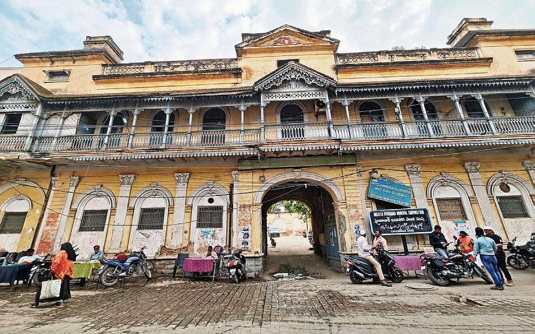Govt inks pact to restore lost grandeur of Sardar Mahal