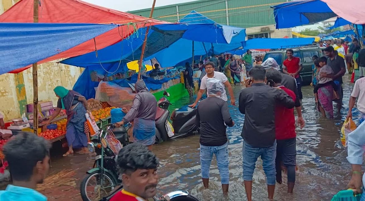 Heavy rain floods parts of Vellakoil again