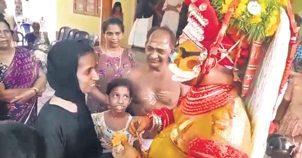 Help pours in for Kerala Muslim woman as her meet with Muthappan ...