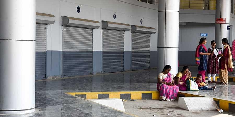 Chathiram bus stand merchants lock horns with Corporation
