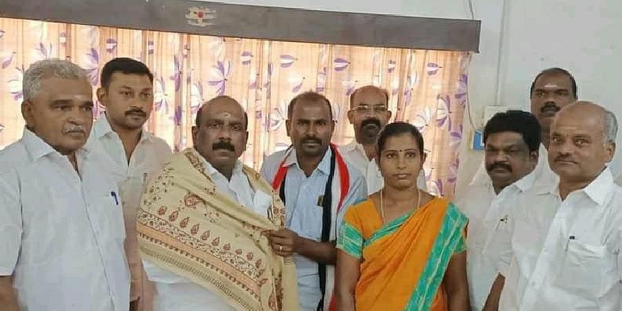 Only Congress councillor joins AIADMK in Alangulam