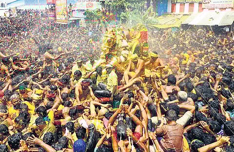 Lord Kallazhagar returns to Alagar malai