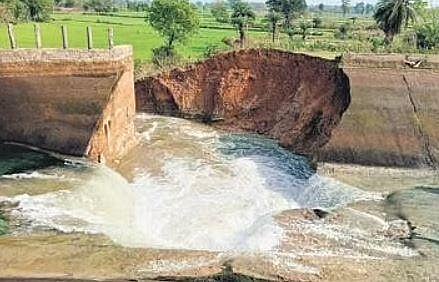 Protection wall of Jambhira Dam’s main canal caves in