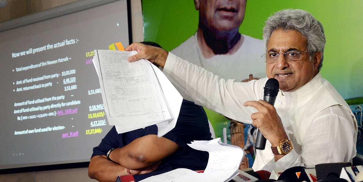 Pinaki faces ink attack, demonstration at Puri