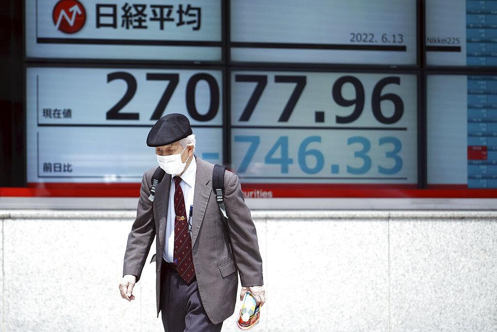 Japan inflation hits four-decade high in October