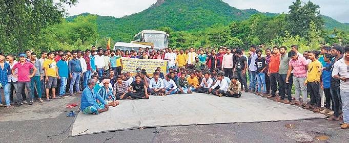 NH-49 blocked for nine hours in Odisha's Mayurbhanj over better road demand