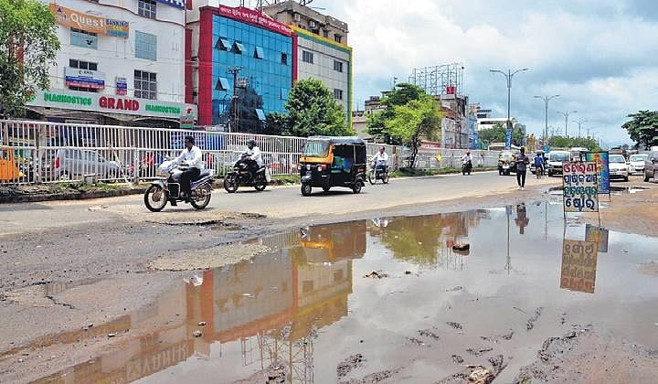 Poor road condition of Link Road to Badambadi bus stand irks residents ...