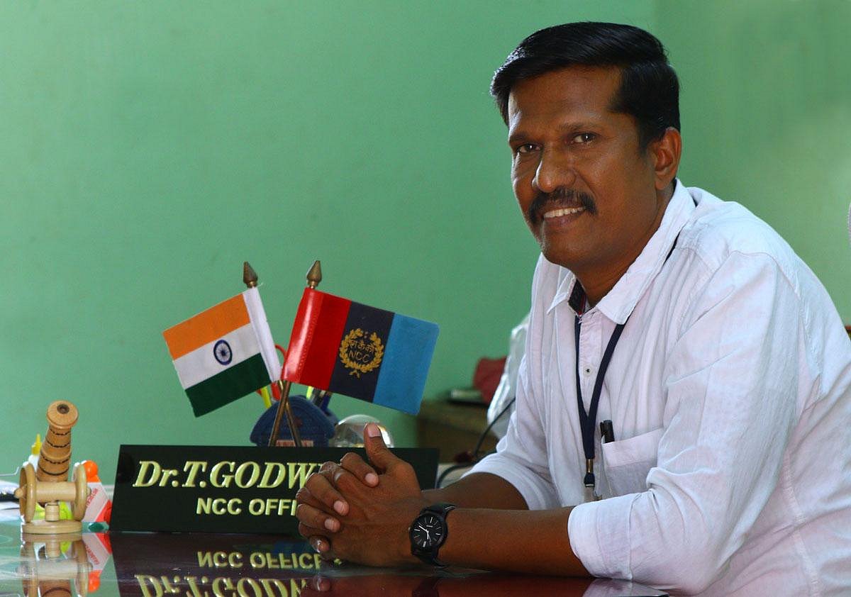 Godwin becomes first PET from TN to win National Best Teacher award