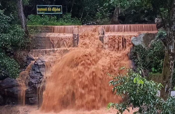 Kallakurichi's Manalaru river in spate, but villagers still have to ...