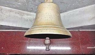 Why Sir Arthur Cotton donated bronze bell to Siddi Vinayaka temple?