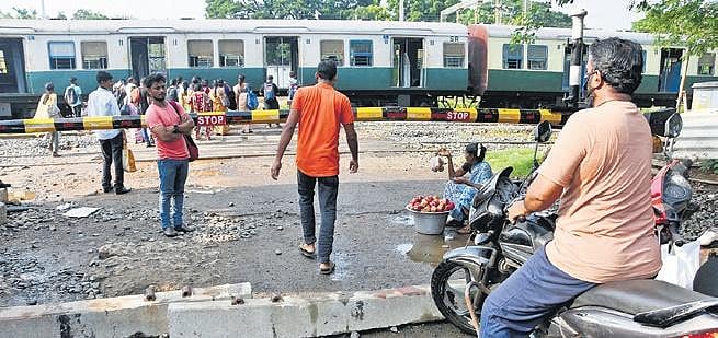 New wall near Avadi station rekindles subway demand