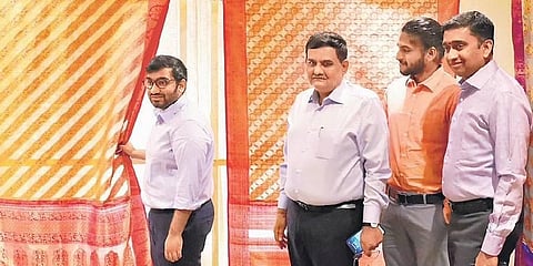 RmKV silks: Old colours and techniques in new collection