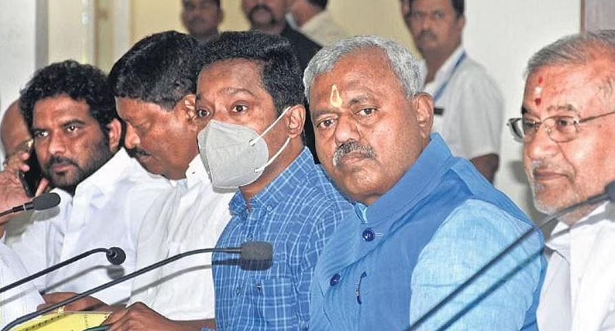 ST Somashekar, MLAs roast officials over bad roads