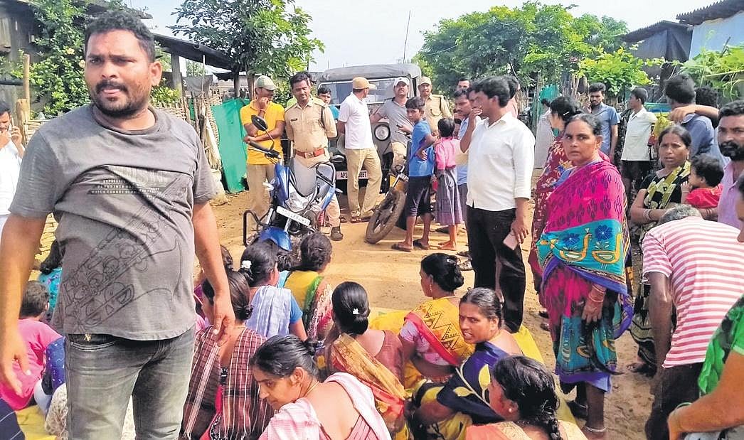 Tribals, forest officials clash over podu lands in Telangana