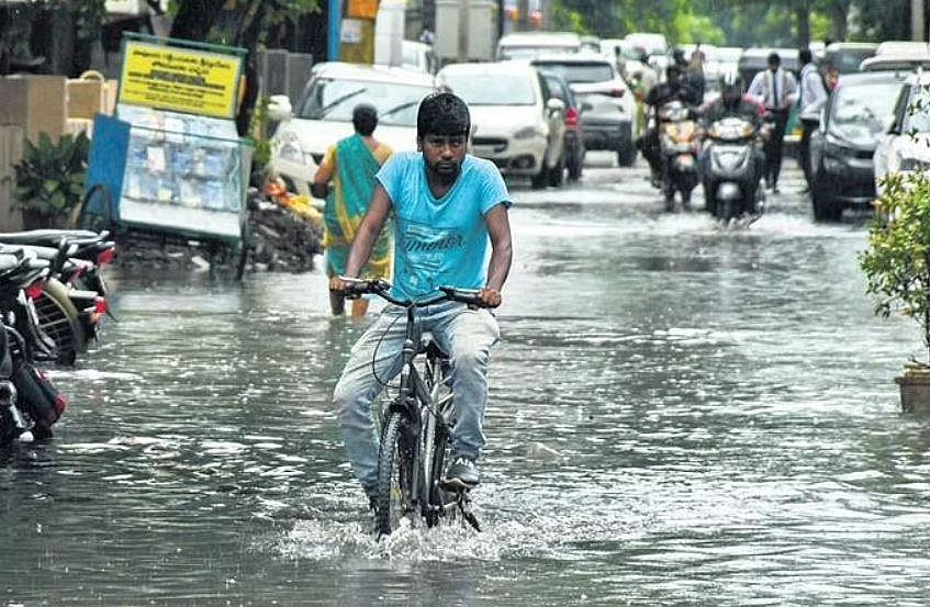 Heavy rain, thunderstorms lash Vijayawada