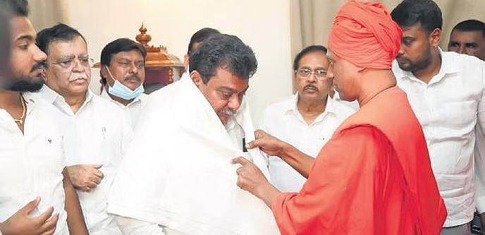 MB Patil says he’ll continue to visit Murugha Mutt