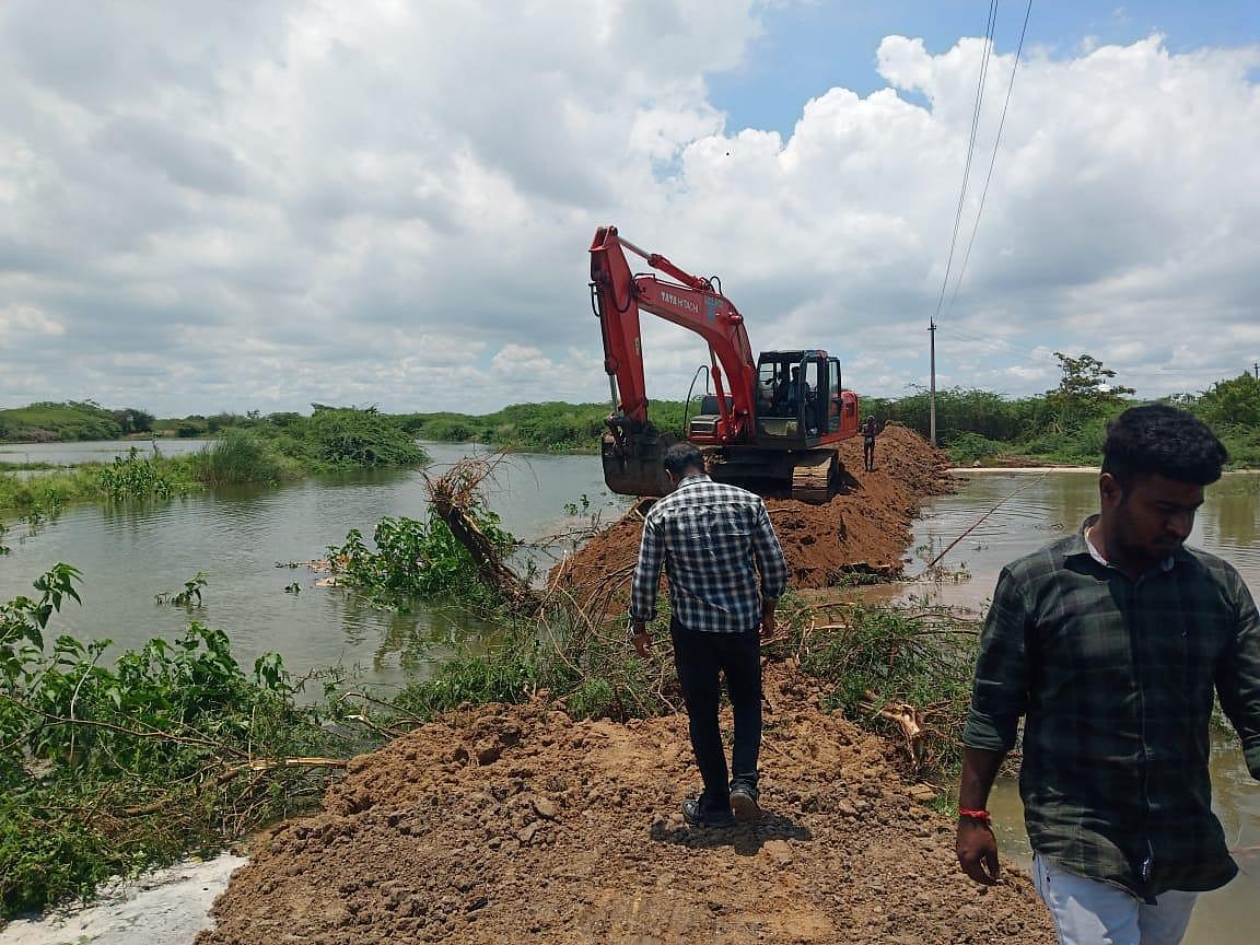 Heavy flow in Vaigai fills irrigation tanks in Ramanathapuram