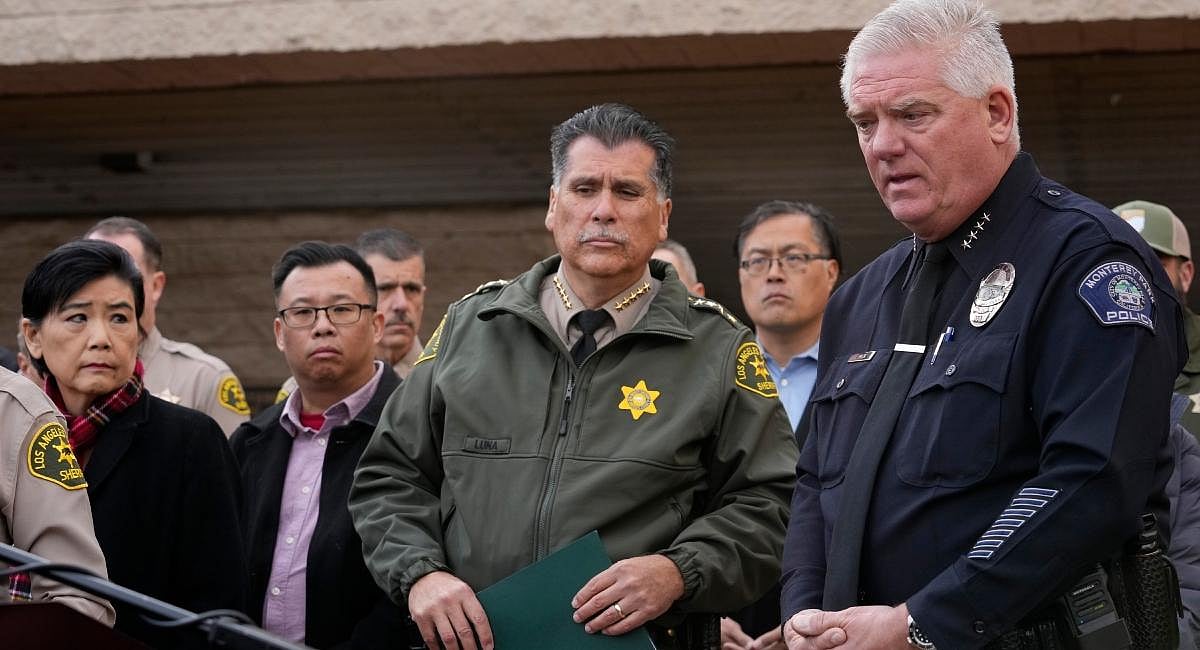 US police hunt gunman who killed ten in Lunar New Year shooting