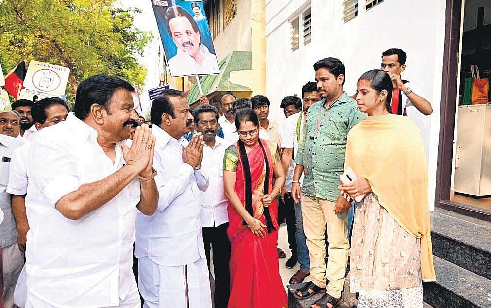 No candidate yet, but DMK goes door to door to win Erode East