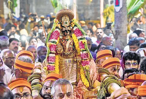 Devotees throng Thanjavur city temples to celebrate Vaikunda Ekadasi ...
