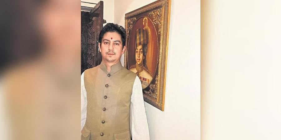 Unveiling royal tales