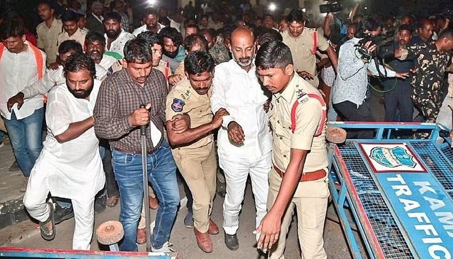 Bandi lays siege to Kamareddy collectorate, held