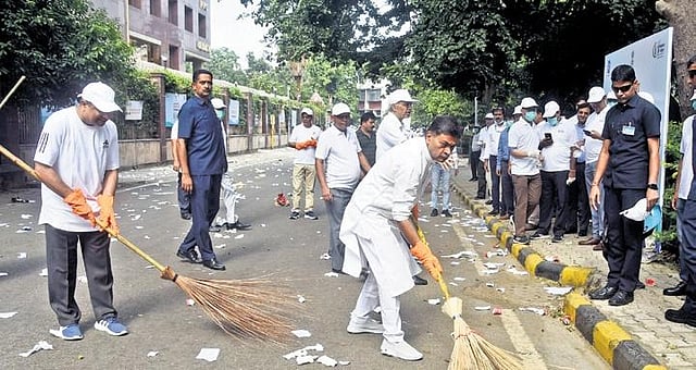 Delhi cleanliness drive message: garbage-free city not yet
