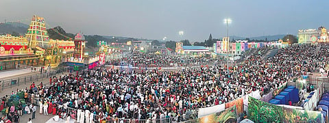2 lakh witness Garuda Seva in Tirumala