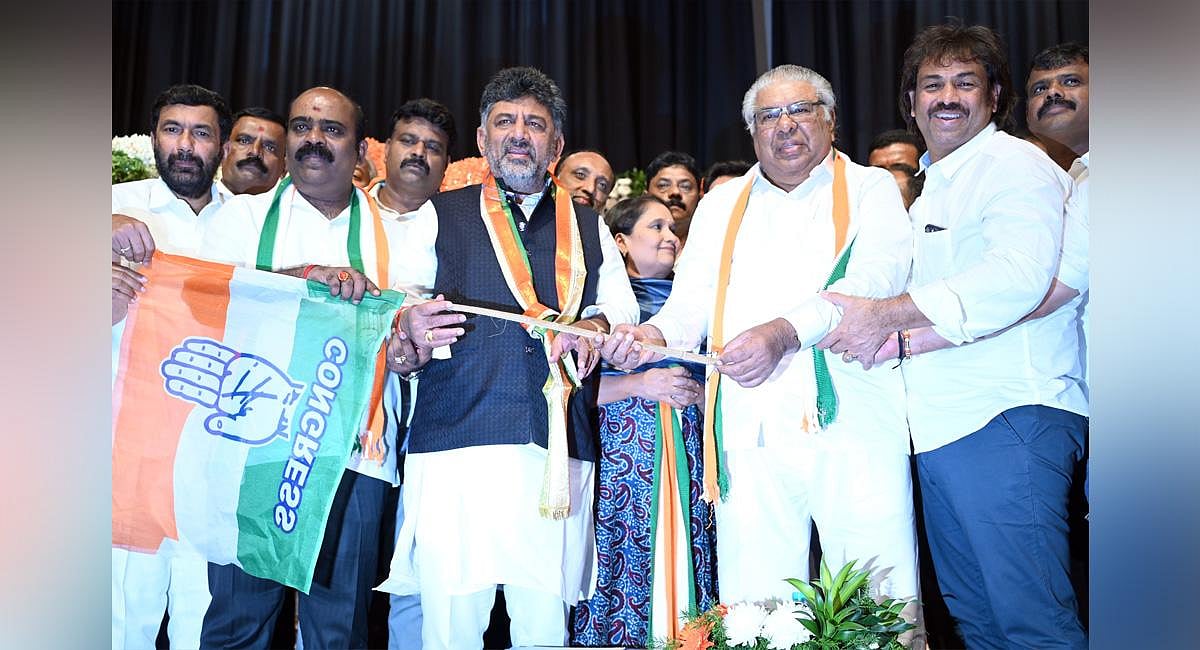 DKS inducts 3 JDS leaders into Cong, flays Gowda, HDK on pact with BJP