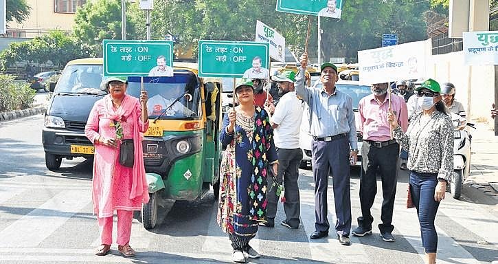 ‘Red light on, gaadi off’ drive launched at ITO intersection in Delhi