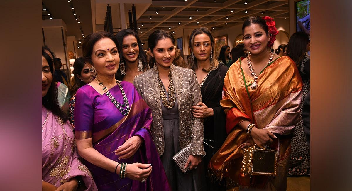 Cultural Extravaganza: Reliance Retail unveild standalone Swadesh store ...