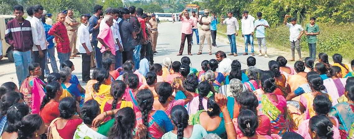 Land acquired for Dalits: Caste Hindu kills herself in Tamil Nadu