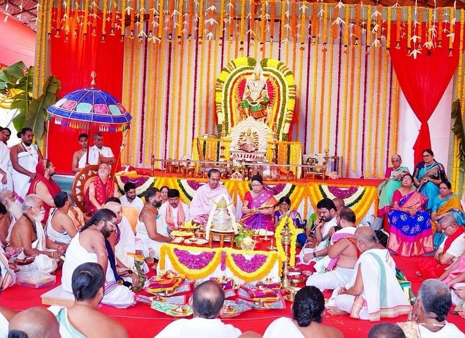 KCR begins three-day Rajasyamala Yagam
