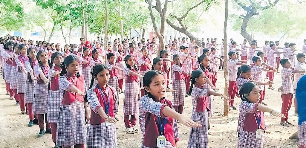 Students take a pledge for child rights awareness