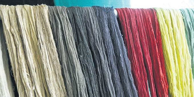 Handloom hues: The tie and dye process