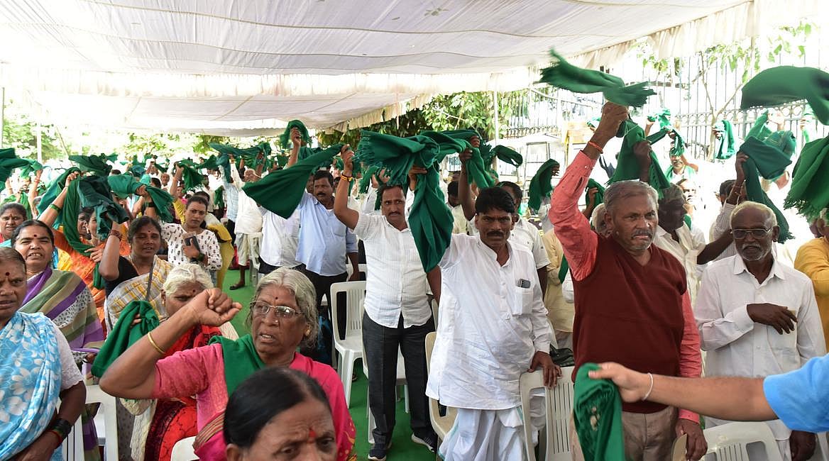 Congress objects to Karnataka farmers' protest in Hyderabad