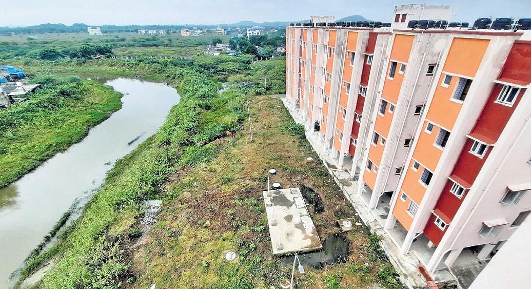 Tamil Nadu Urban Habitat Development Board flats go to seed in four months