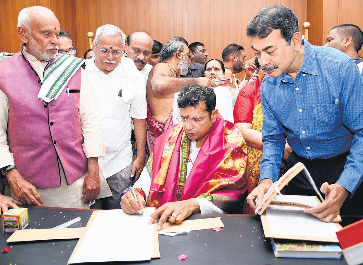 Telangana IT Minister signs file for creation of online RTI portal