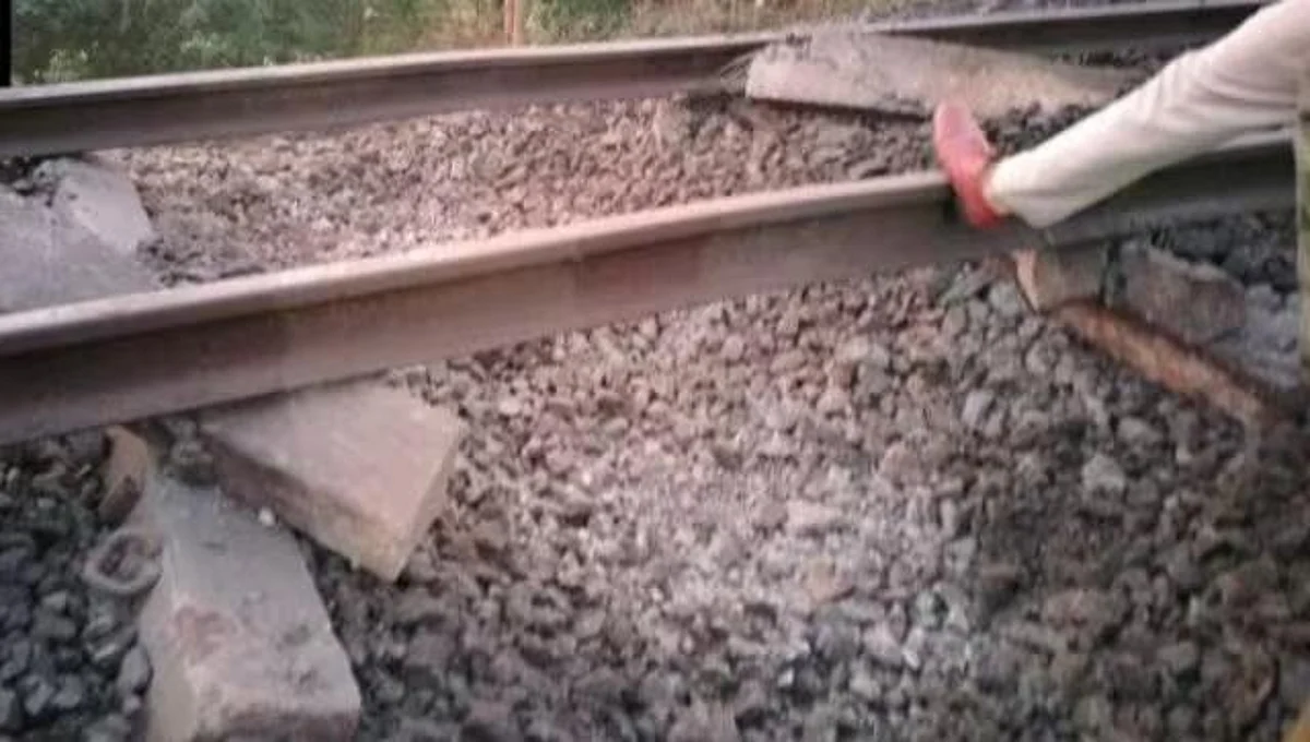 Maoists blow up railway tracks in Jharkhand, 13 trains cancelled Maoists blow up railway tracks in Jharkhand, 13 trains cancelled