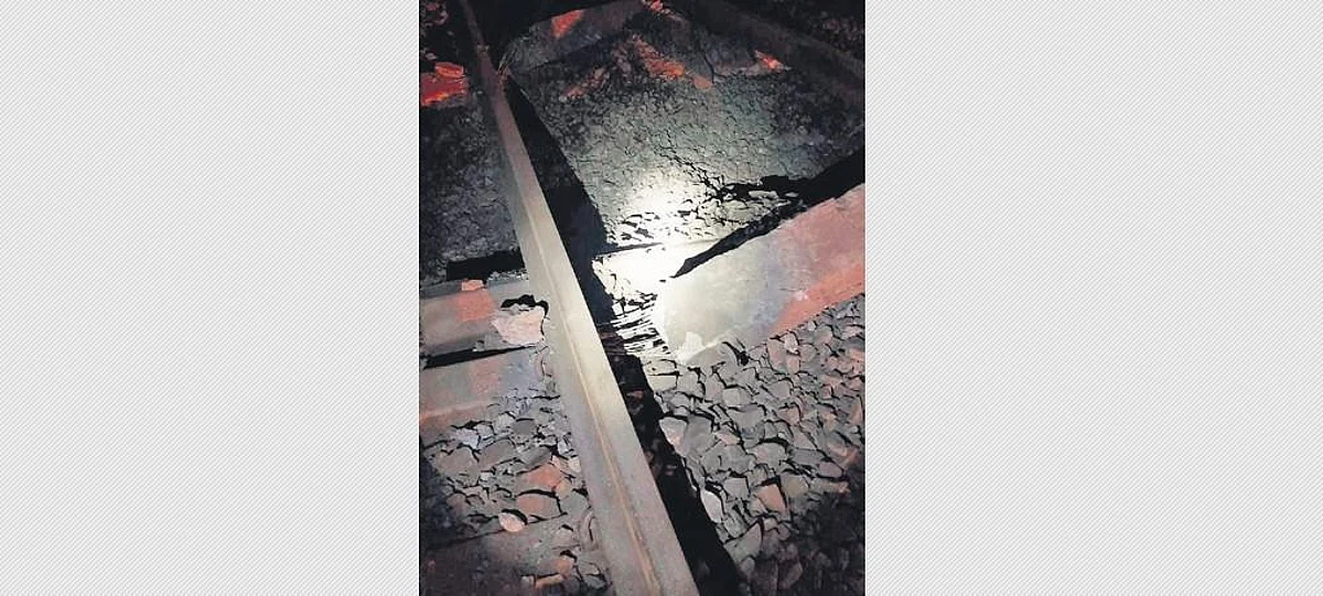 Train services derailed as Maoists blow up railway tracks in J’khand Train services derailed as Maoists blow up railway tracks in J’khand