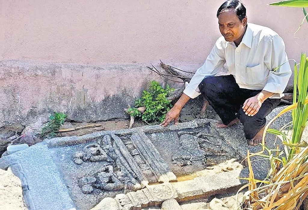‘Hero Stone’ inscription of Vijayanagara period found in Sri Sathya Sai ...