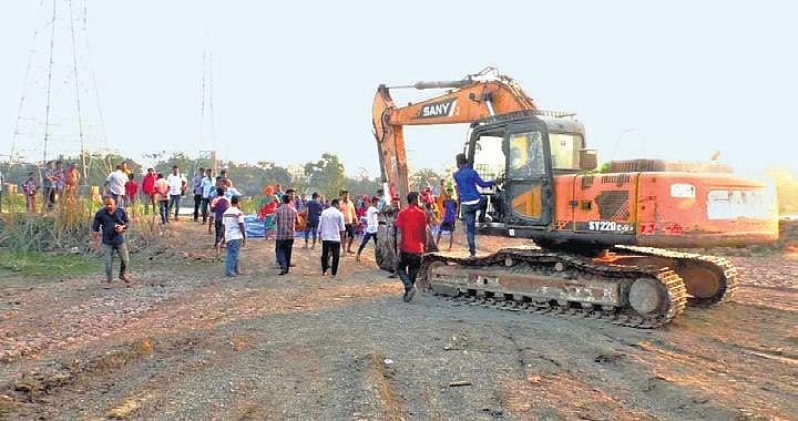 Boundary wall of AMNS plant runs into local protest again in Odisha