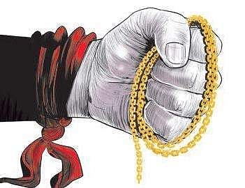 Gang ties up 70-yr-old, robs her of valuables