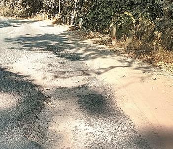 Sans maintenance, Dwarsuni ghat road on NH-49 has turned into death trap